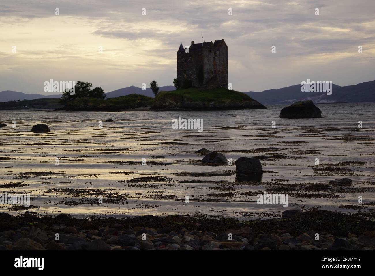 Castle stalker tower house hi-res stock photography and images - Alamy