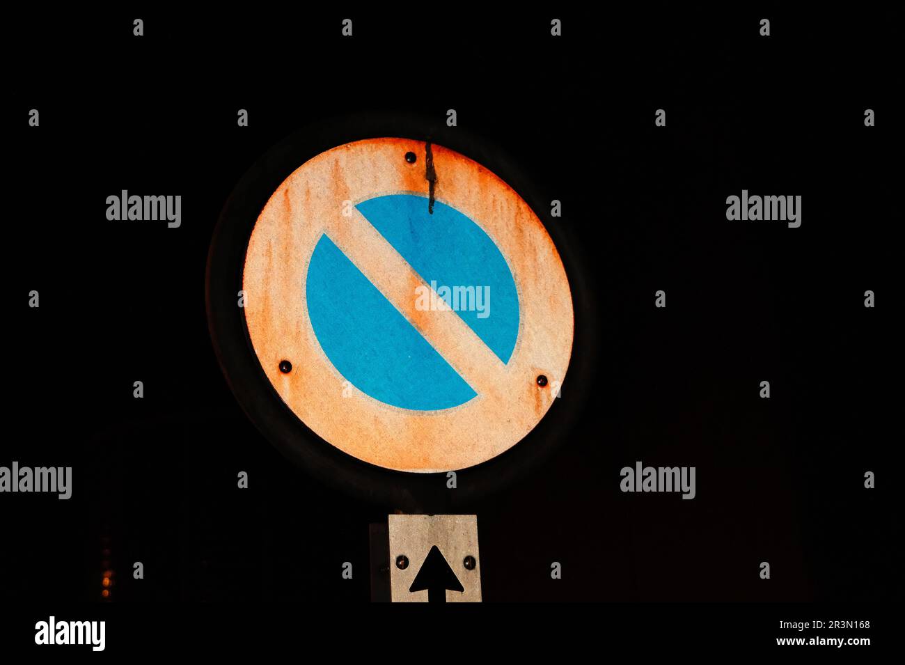 Parking Signal: Convenient indicator for available parking spaces ...