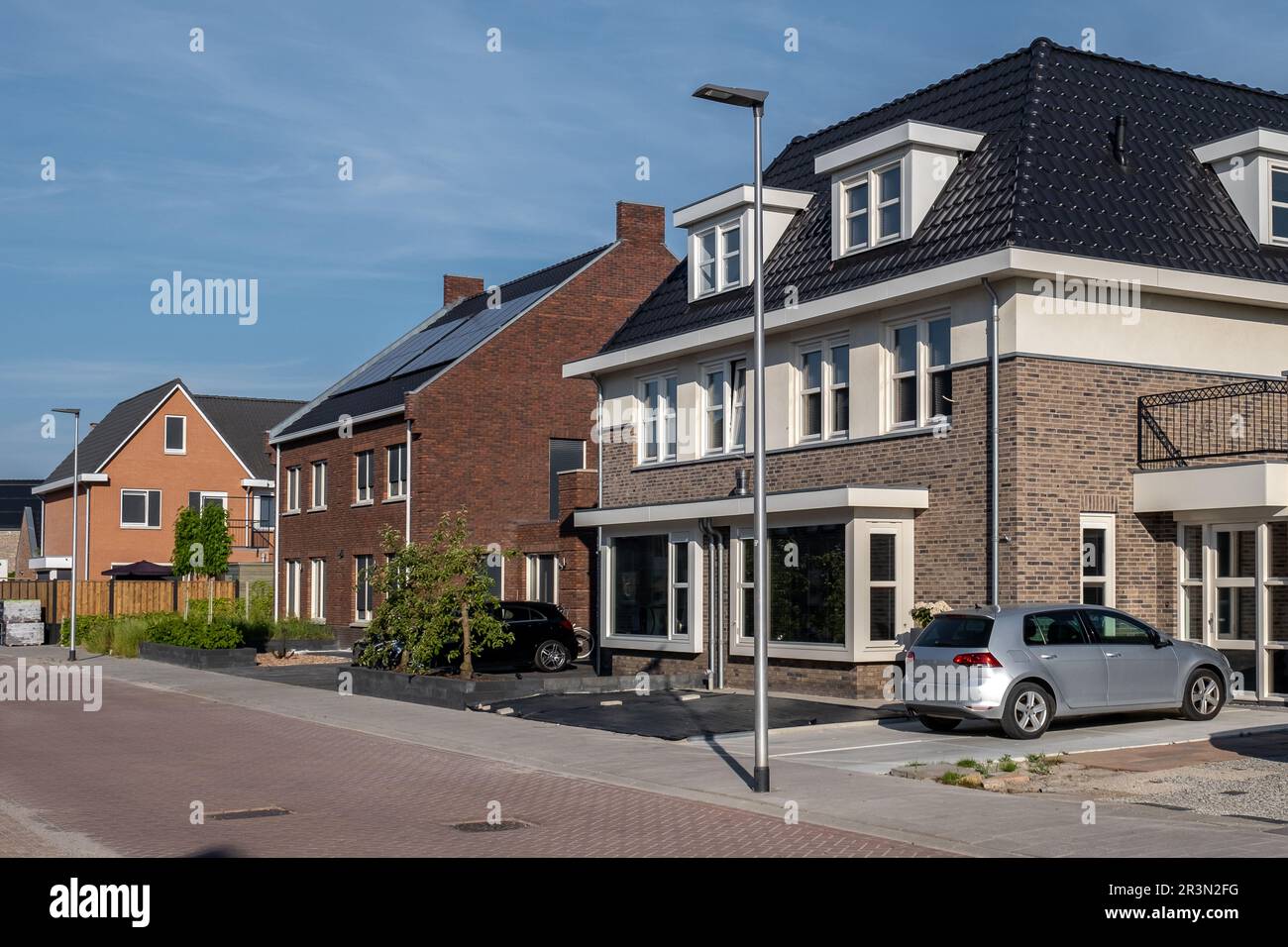 Row of new build houses uk aerial hi-res stock photography and images ...