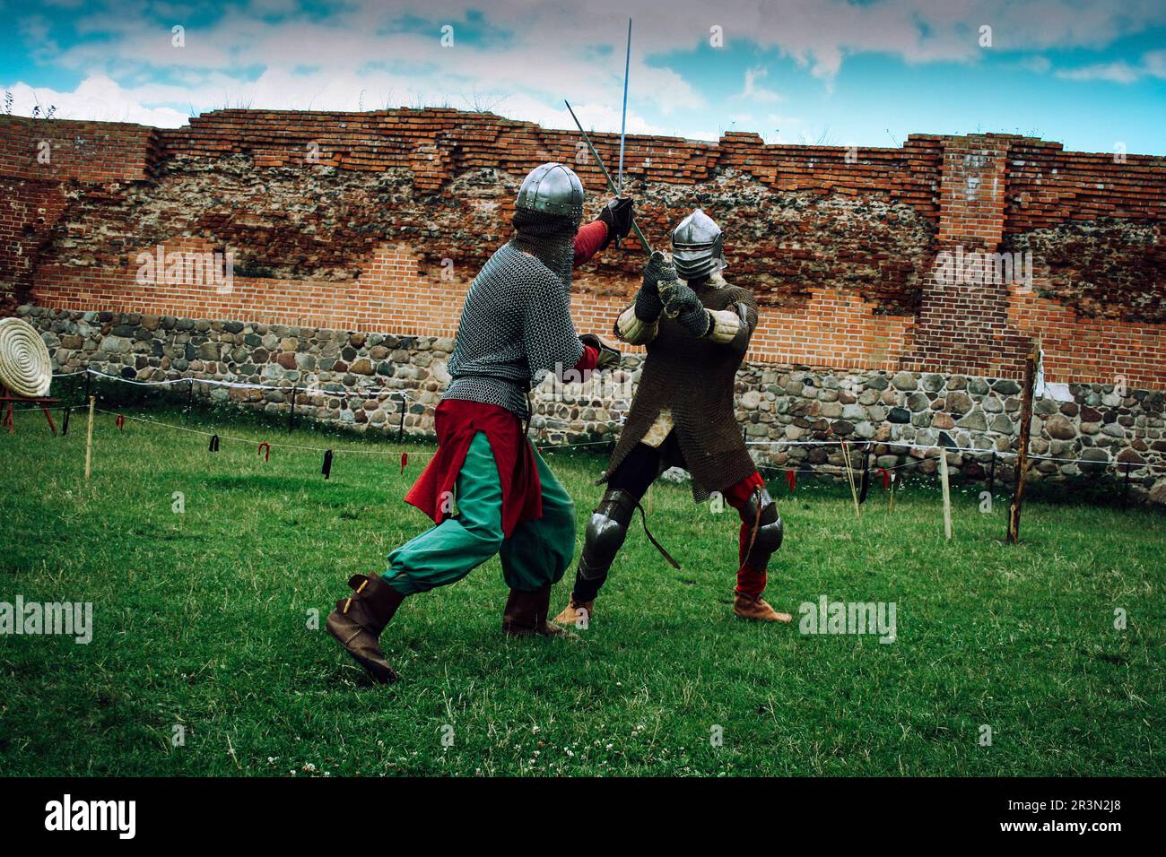 Medieval knights sword fight Stock Photo - Alamy