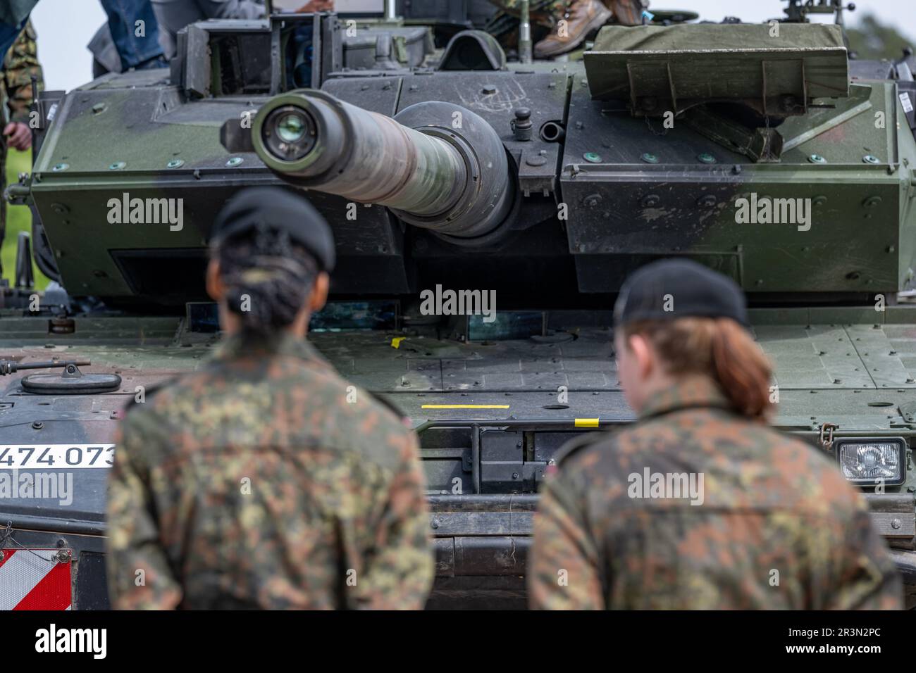 Leopard 2 a7v tank hi-res stock photography and images - Alamy
