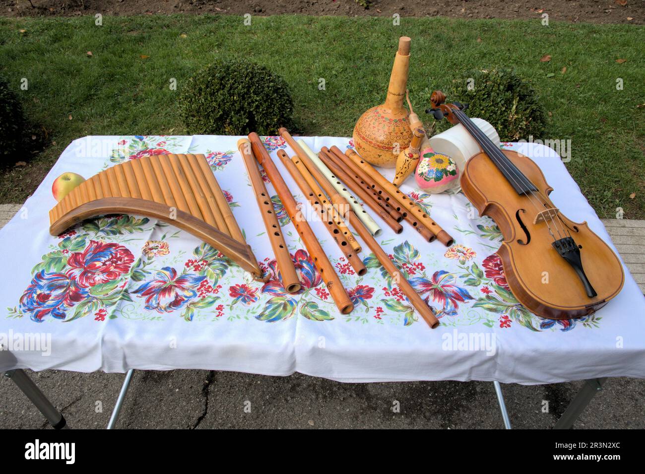 Hand made instruments hi-res stock photography and images - Alamy