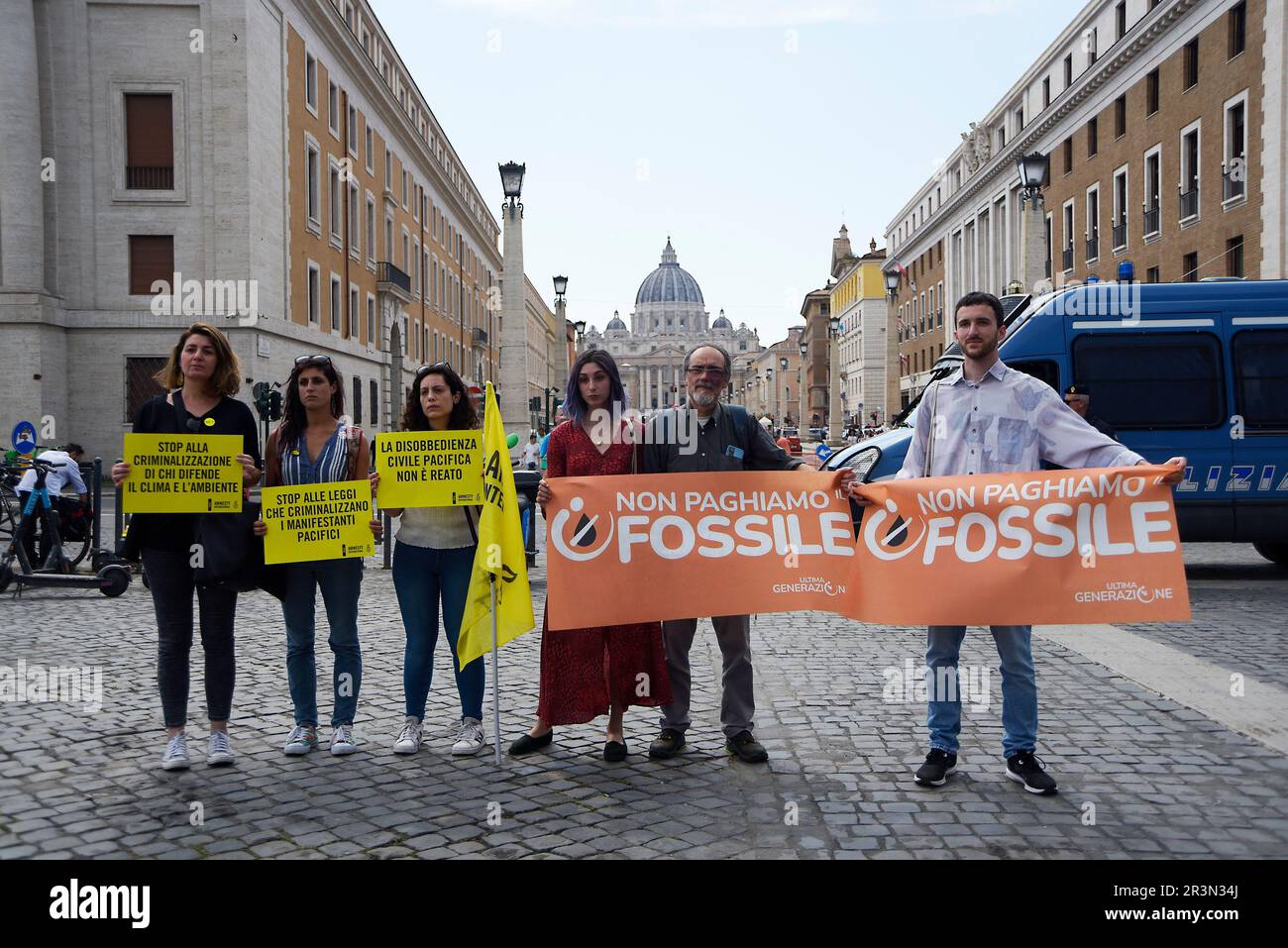 Ultima generation hi-res stock photography and images - Alamy