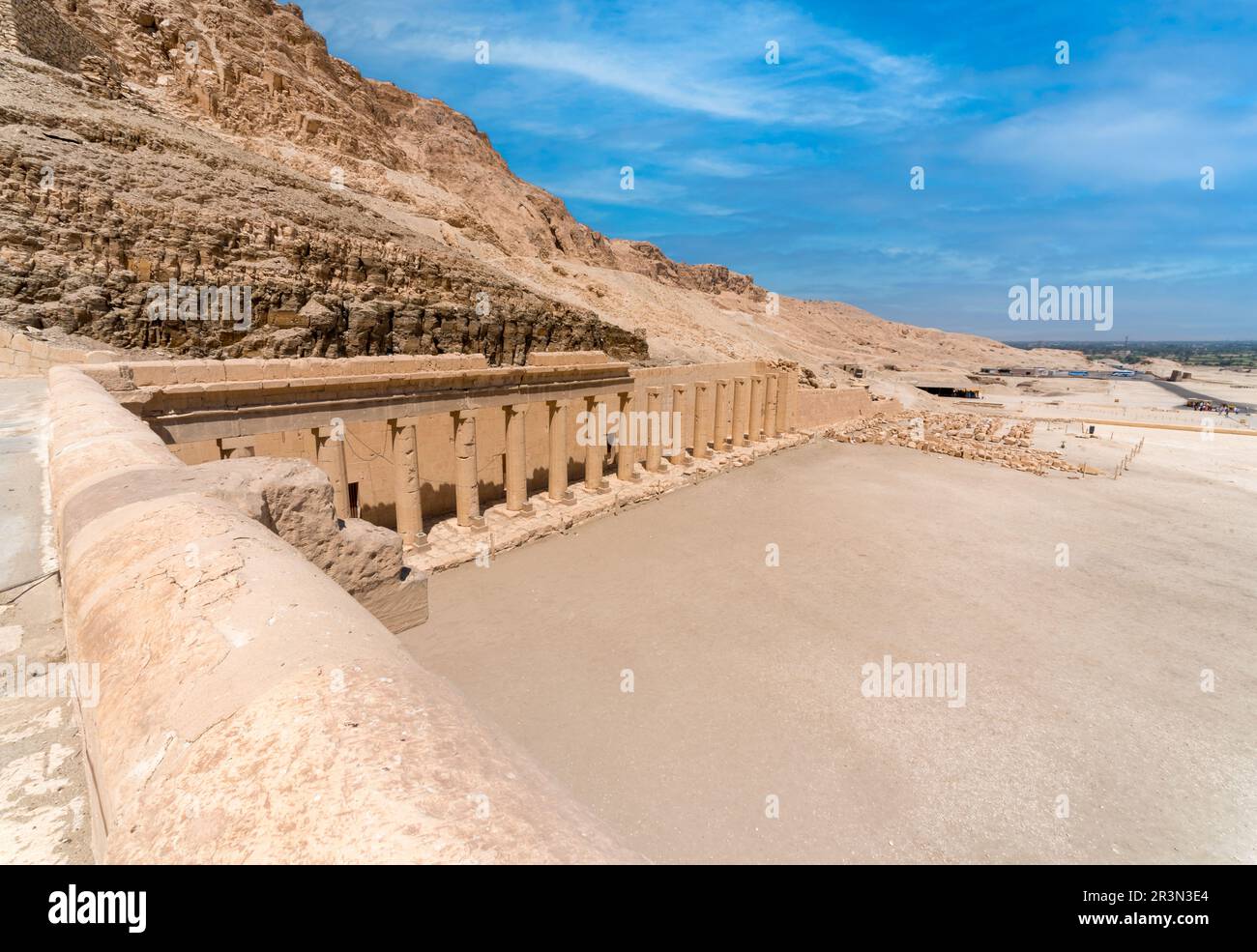 Ancient building with columns in egypt Stock Photo - Alamy