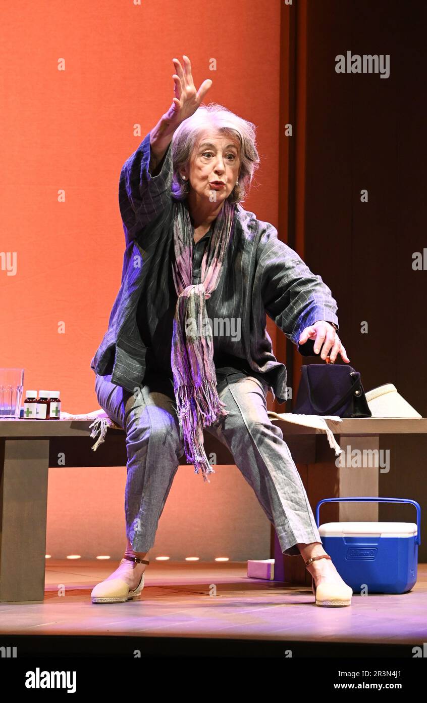 Olivier winner hi-res stock photography and images - Alamy