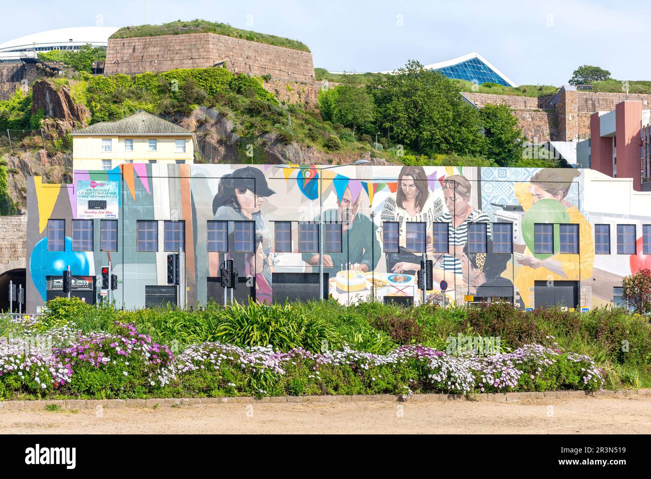 Giant mural hi-res stock photography and images - Alamy