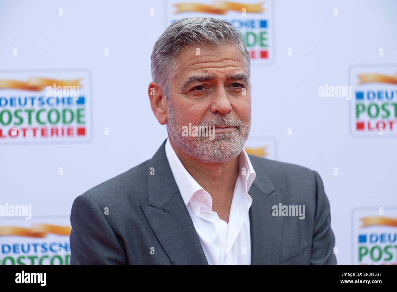 Duesseldorf, Germany. 24th May, 2023. Actor George Clooney comes to the ...