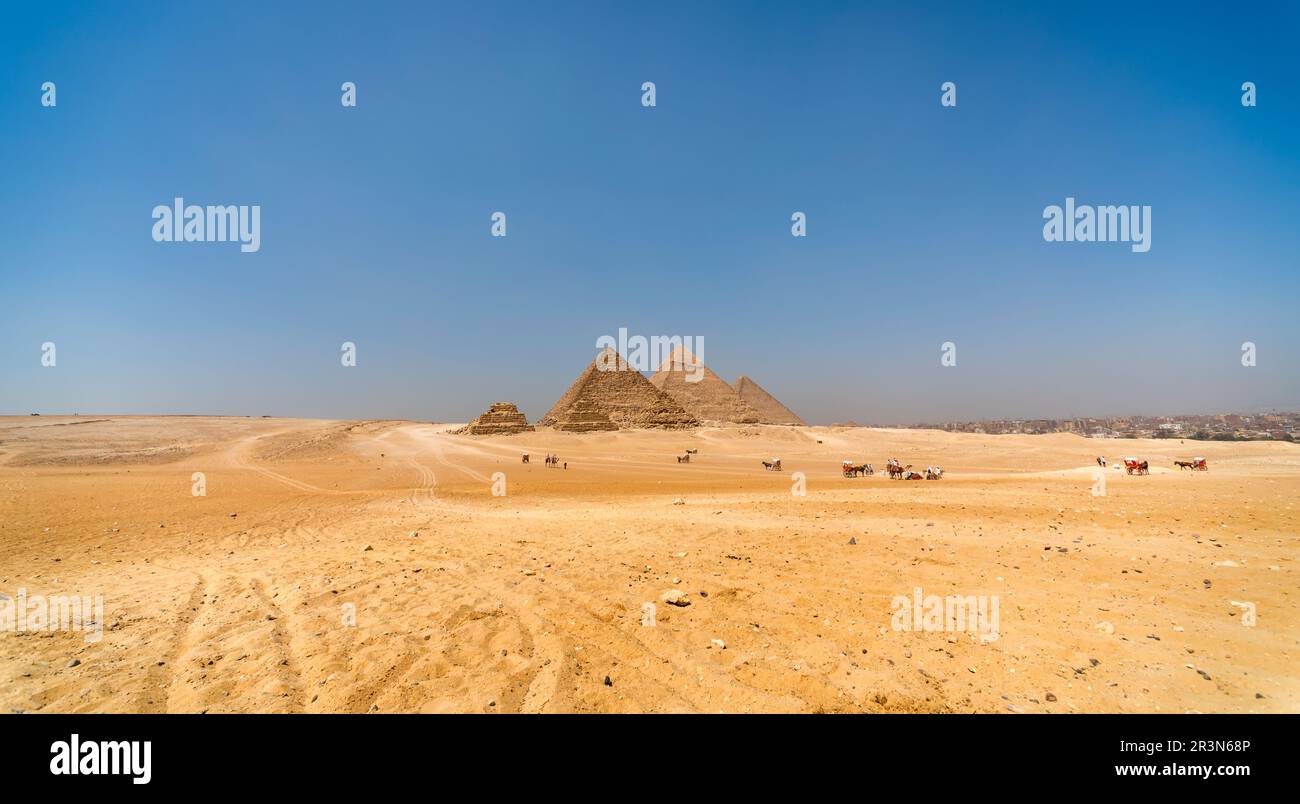 Pyramid and desert hi-res stock photography and images - Alamy