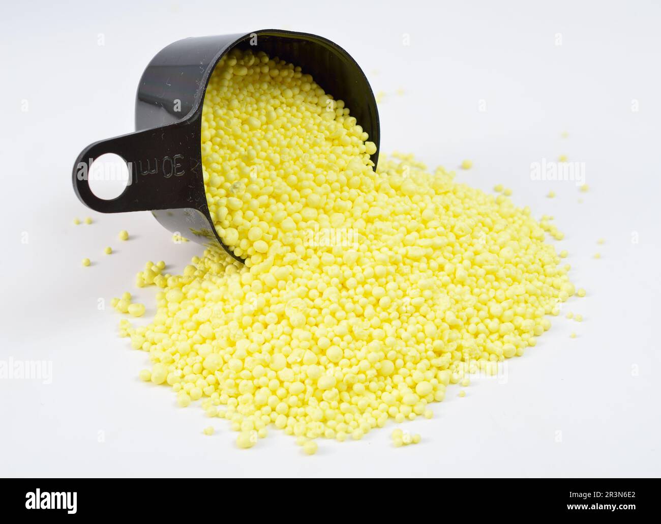 Sulfur sulphur ball hi-res stock photography and images - Alamy