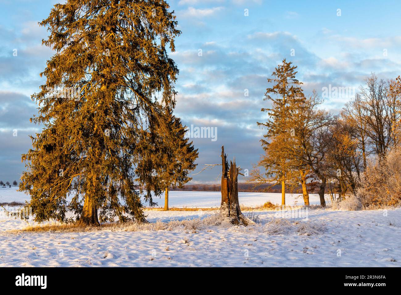Atmospheric landscape hi-res stock photography and images - Alamy