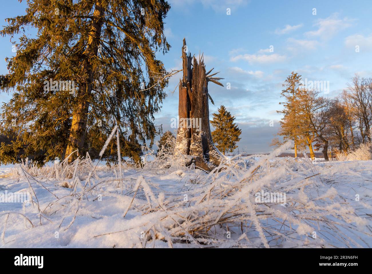 Atmospheric landscape hi-res stock photography and images - Alamy