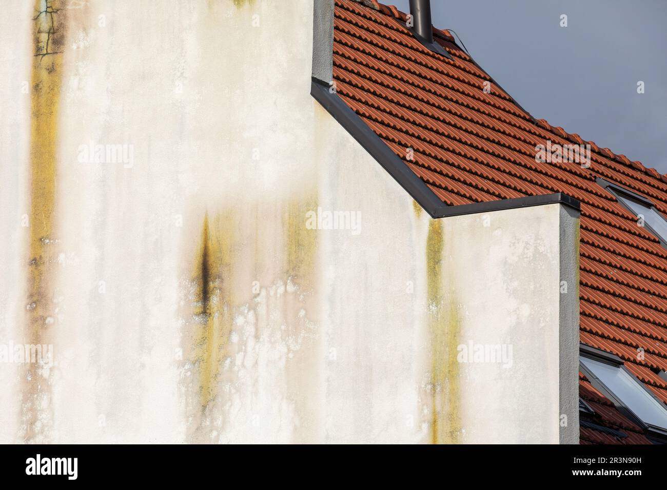 Building facade with water runoff damage. Roof Stock Photo - Alamy