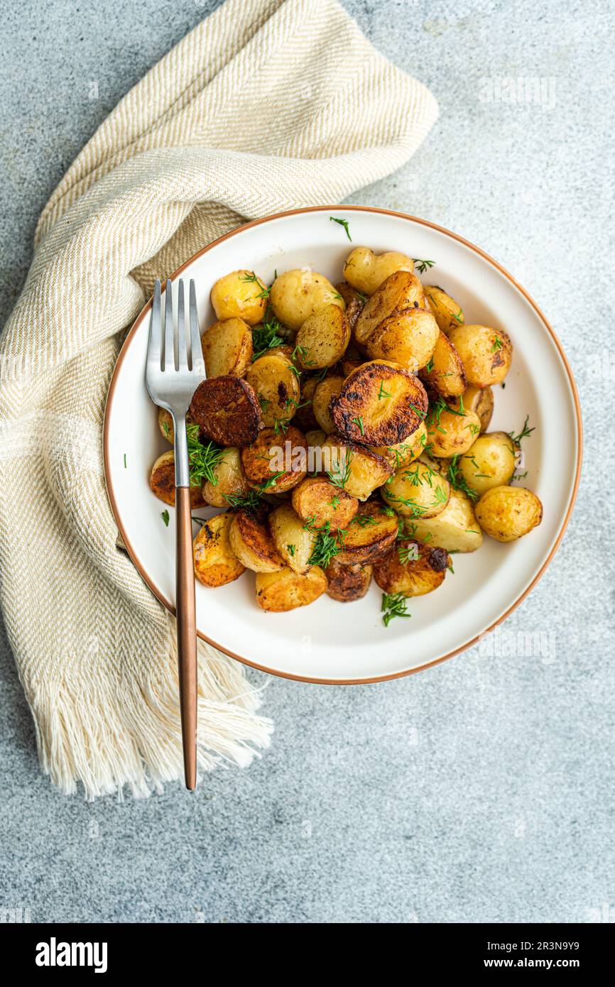 Roasted spring potato with fresh dill herb and raw vegetable salad ...