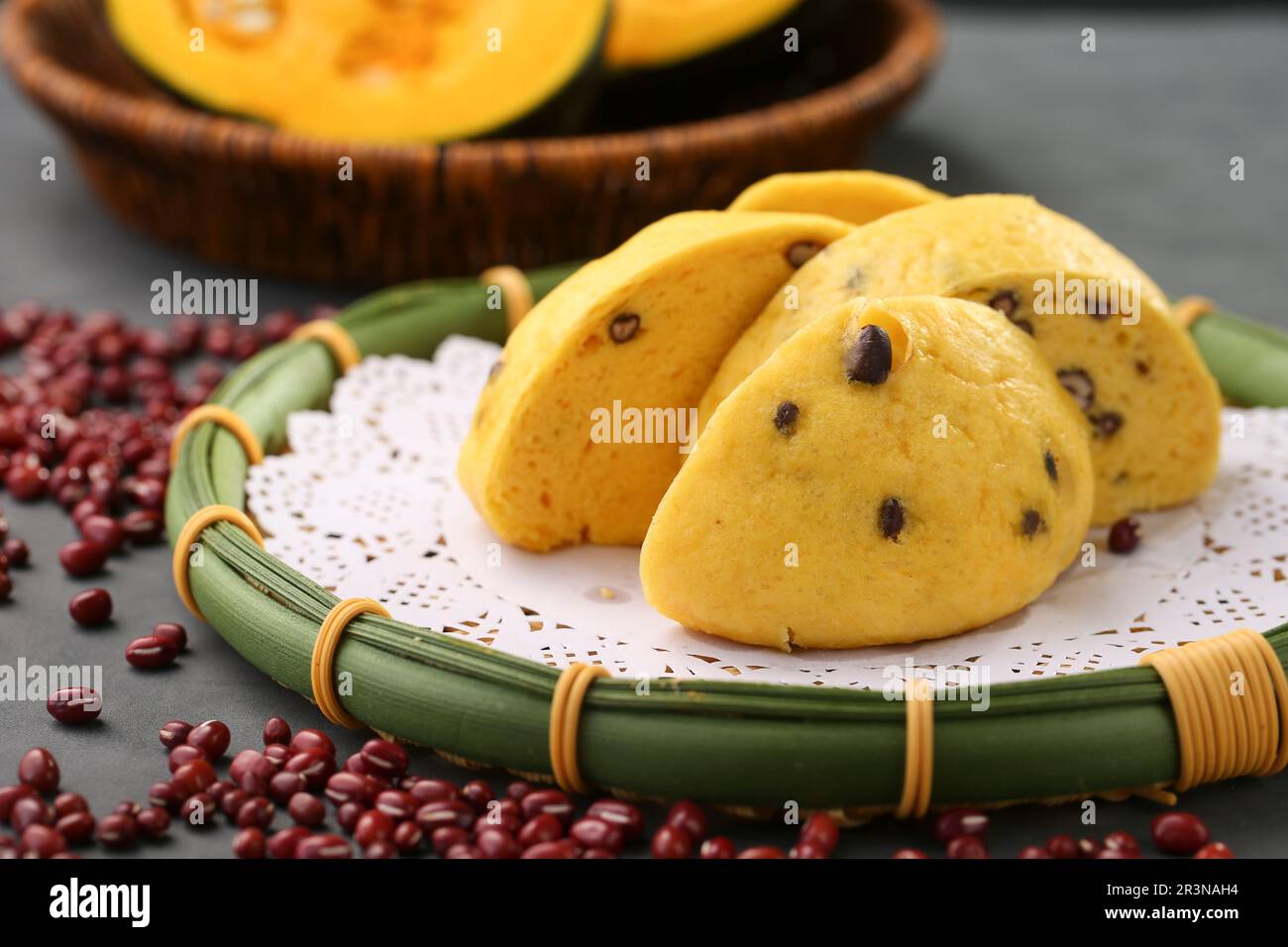 Chinese steamed sponge cake hi-res stock photography and images - Alamy