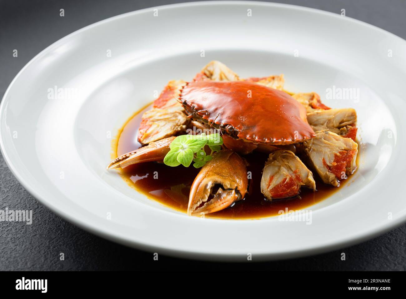 Liquor-Soaked Crabs on the plate，wine preserved crab Stock Photo - Alamy