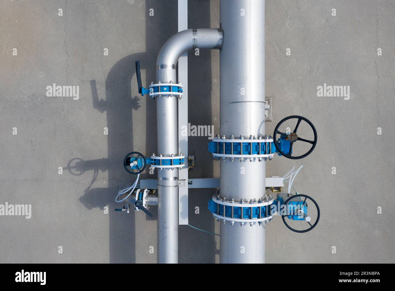 Overhead valves hi-res stock photography and images - Alamy