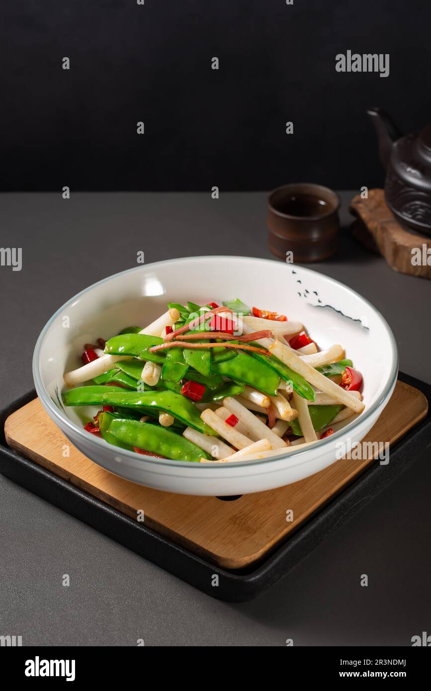 Snow bean sprouts hi-res stock photography and images - Alamy