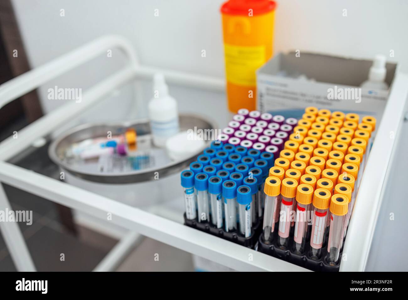 Test table hi-res stock photography and images - Alamy