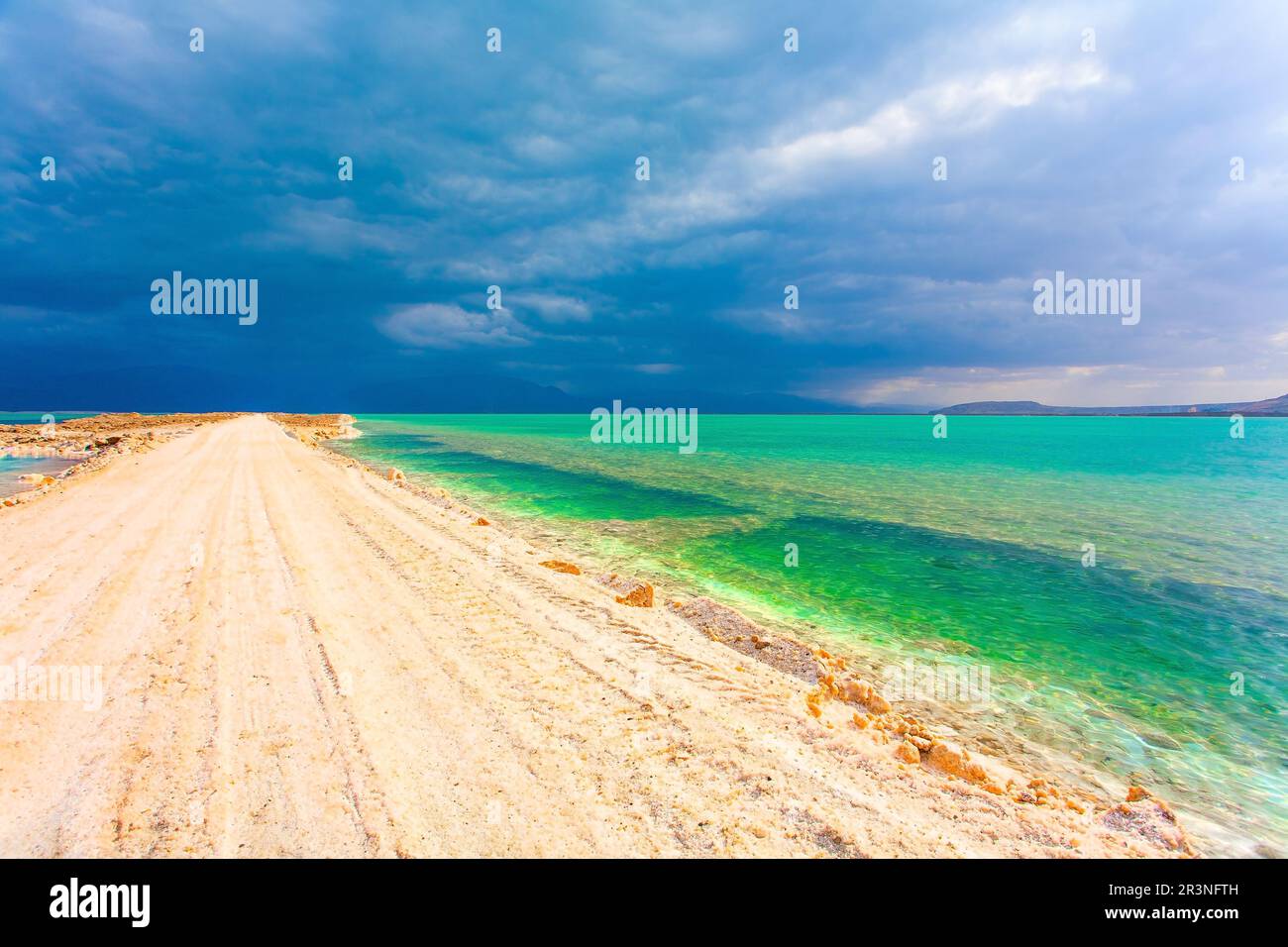 Low land clouds hi-res stock photography and images - Alamy