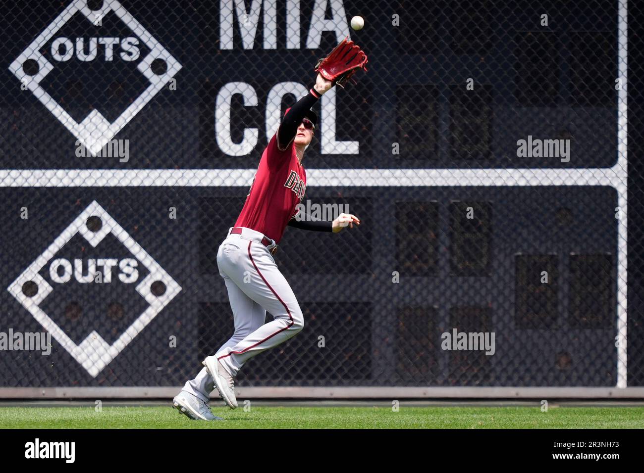 Arizona Diamondbacks right fielder Pavin Smith catches a fly out by ...