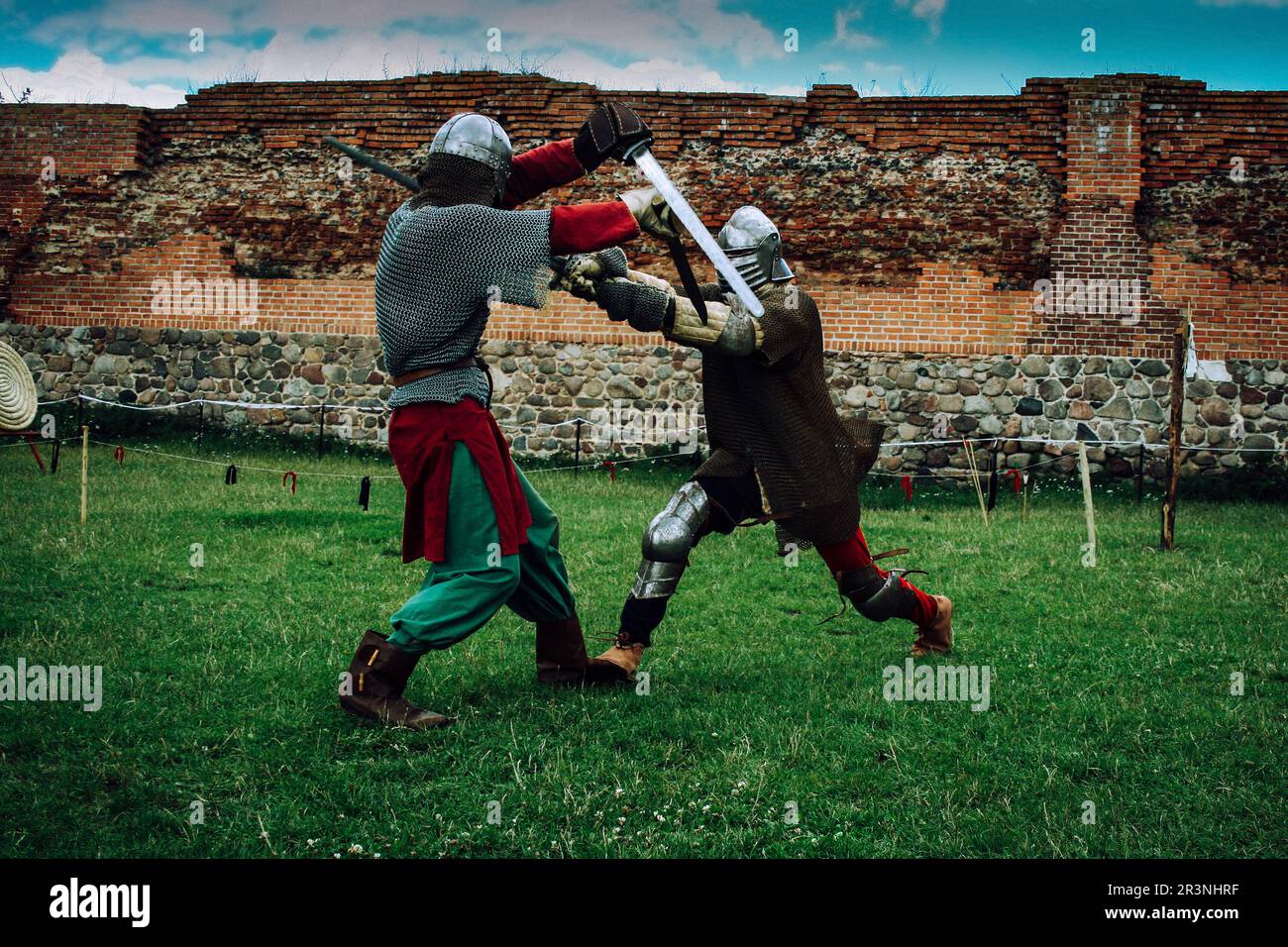 Medieval knights sword fight Stock Photo - Alamy