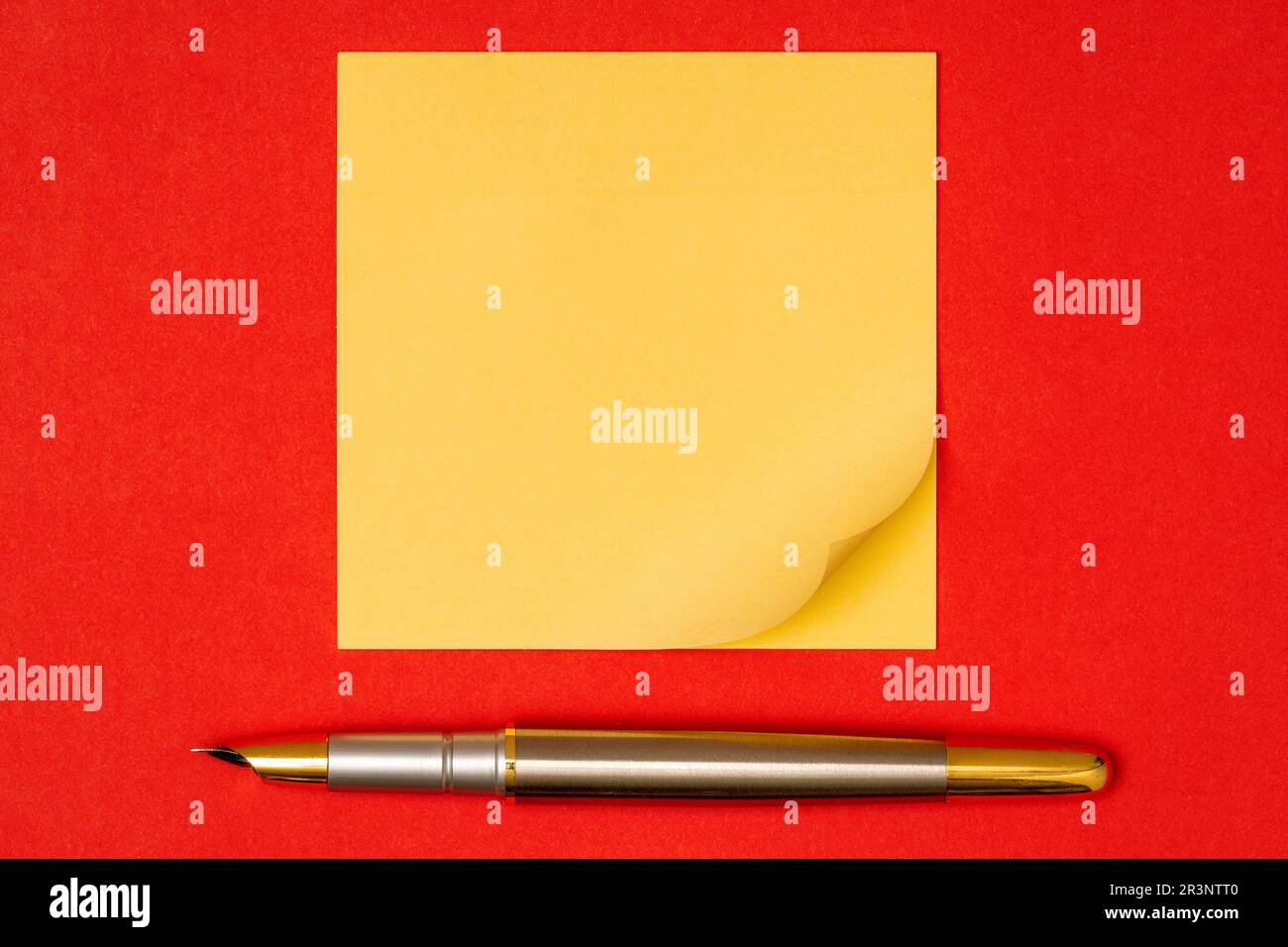 Red sticky note hi-res stock photography and images - Alamy