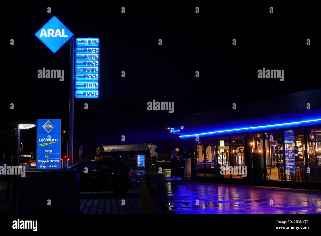 Aral gas station at night Stock Photo - Alamy