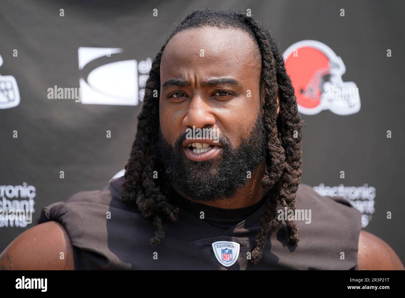 Cleveland Browns tight end Jordan Akins answers a question during a ...