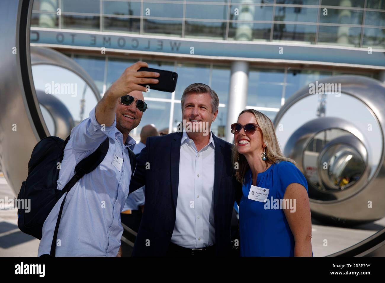 Rick Welts (center), president Golden State Warriors, poses for a ...