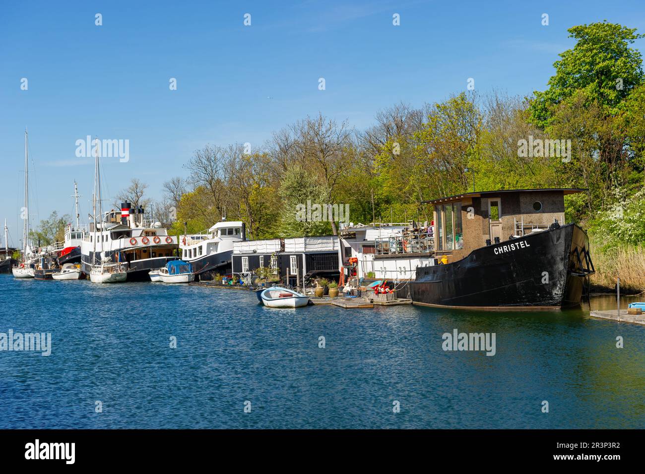 Copenhagen canal house boats Stock Photo - Alamy