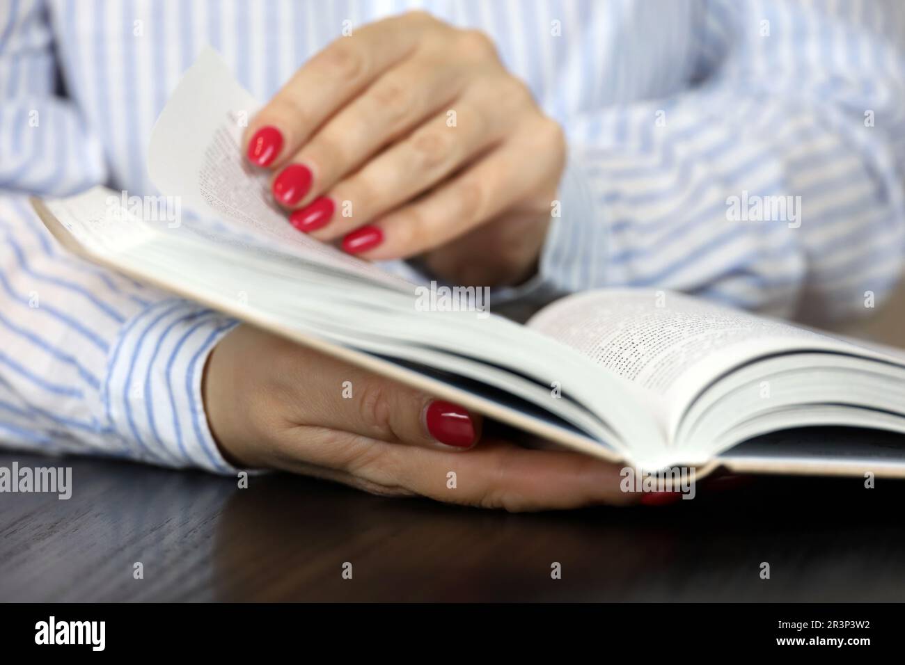 Person sitting reading paper hi-res stock photography and images - Alamy