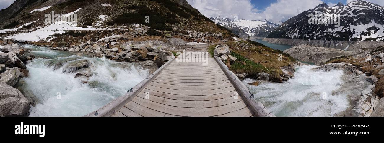 Panoramic picture of a small river flowing into the Kölnbreinspeicher ...
