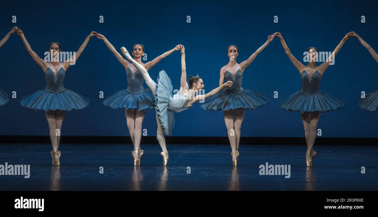 Das Ballett Theme and Variations Stock Photo - Alamy