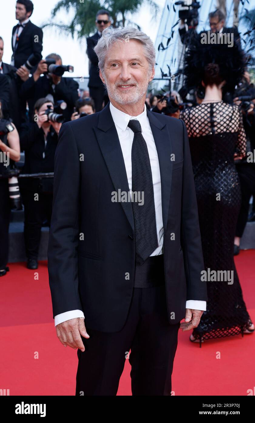 Antoine de Caunes poses for photographers upon arrival at the premiere ...