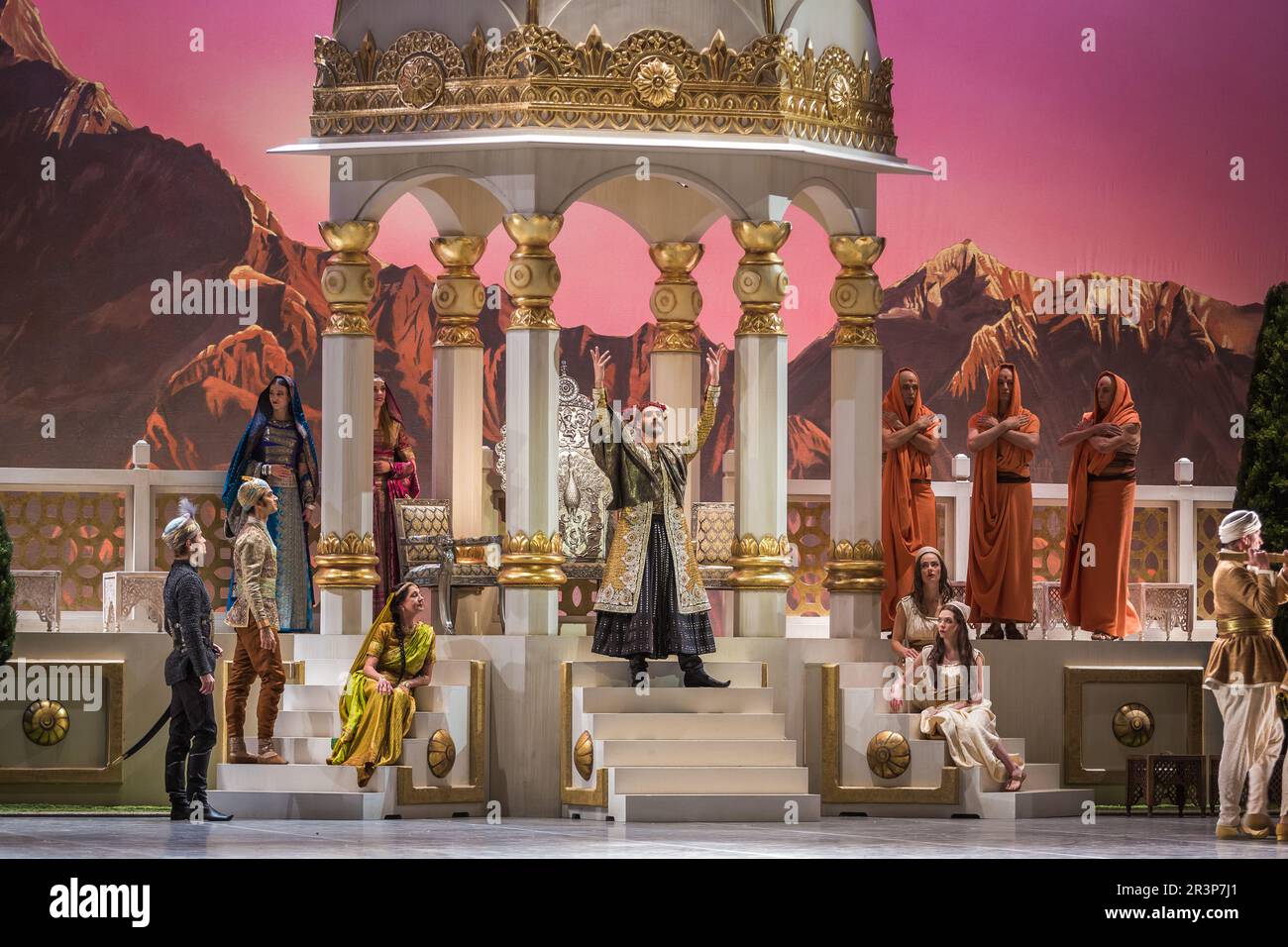 Das Ballett La BayadÃ¨re von Petipa Stock Photo - Alamy