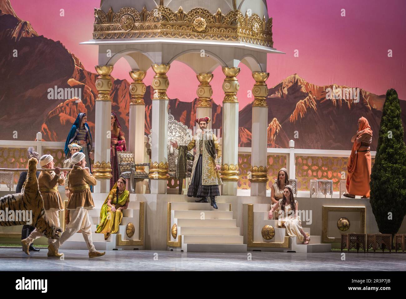 Das Ballett La BayadÃ¨re von Petipa Stock Photo - Alamy