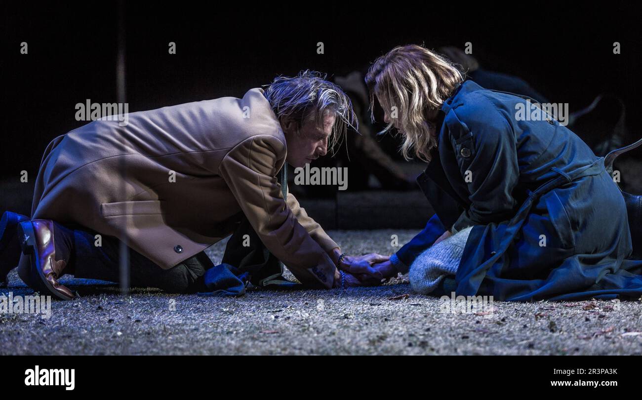Caroline Peters und Christoph Gawenda in Yerma von Simon Stone ...