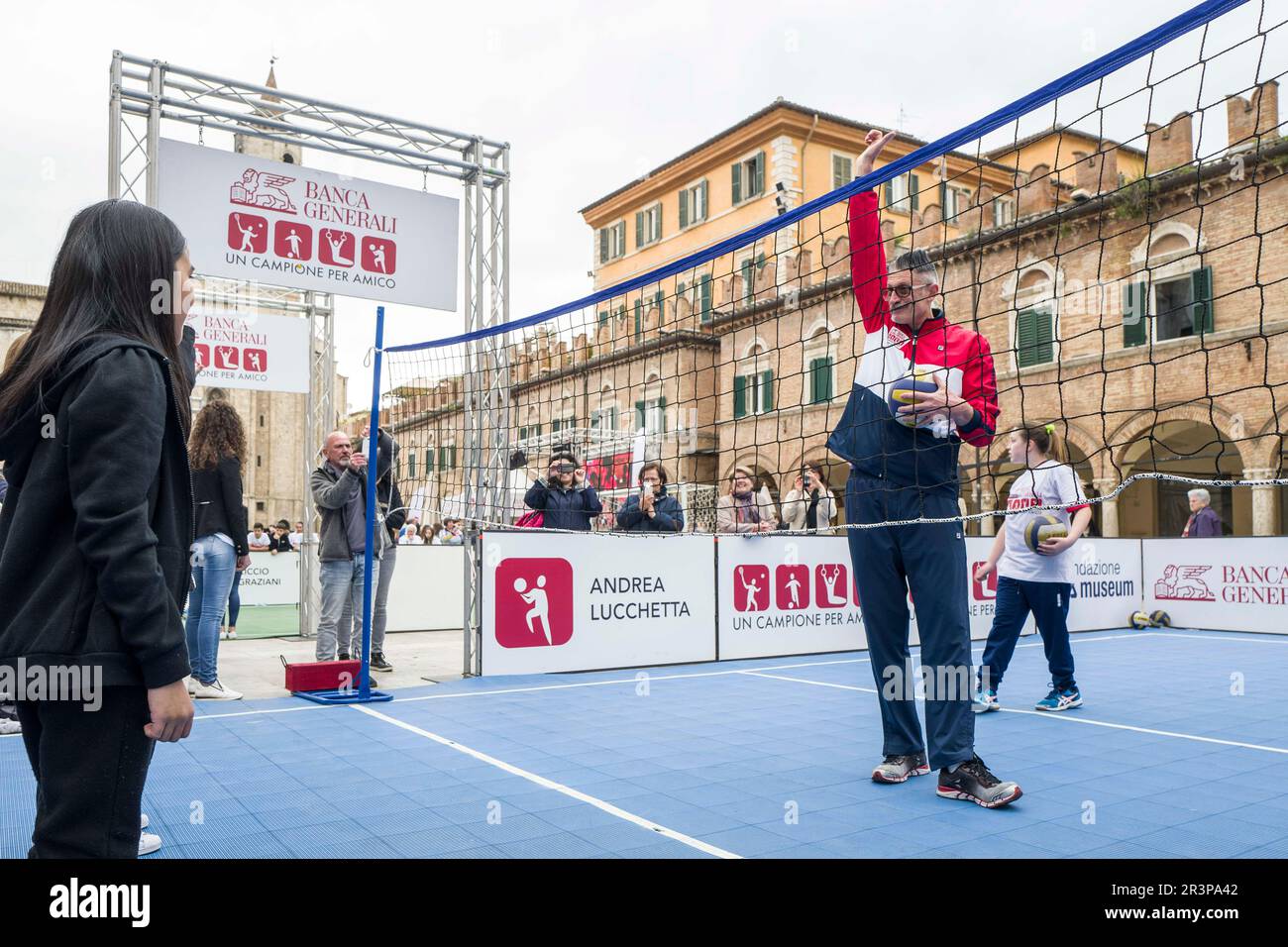Oltre 500 bambini giocano con le quattro stelle dello sport italiano ...