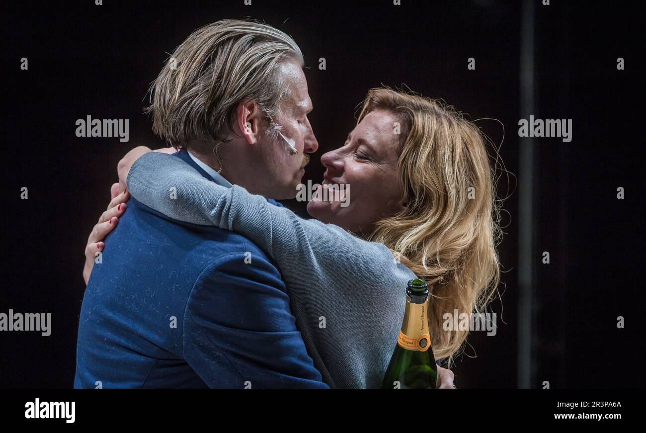 Caroline Peters und Christoph Gawenda in Yerma von Simon Stone (SchaubÃ¼hne Berlin Stock Photo ...