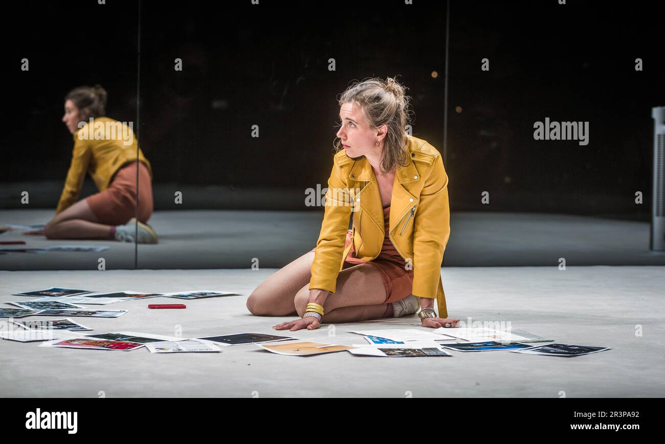 Carolin Haupt in Yerma von Simon Stone (SchaubÃ¼hne Berlin Stock Photo ...