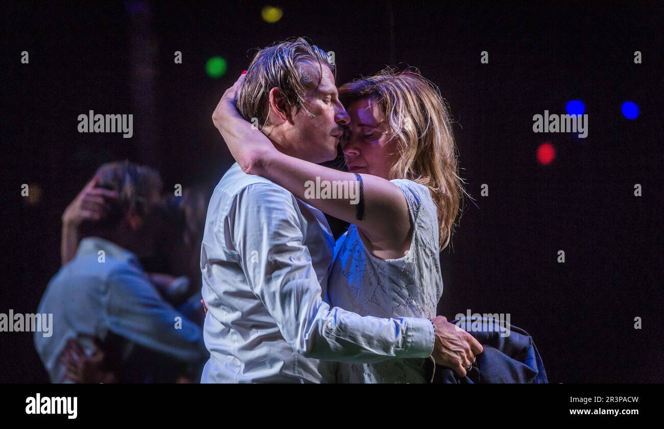 Caroline Peters und Christoph Gawenda in Yerma von Simon Stone ...