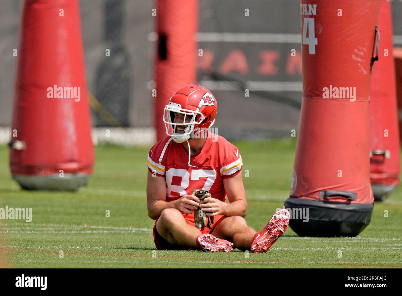 Kansas City Chiefs tight end Travis Kelce stretches during the NFL ...