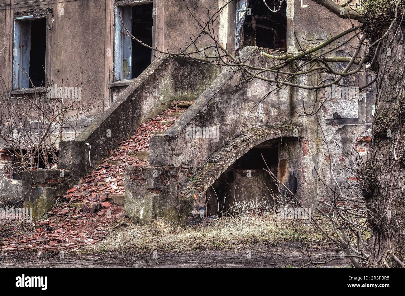 Object falling hi-res stock photography and images - Alamy