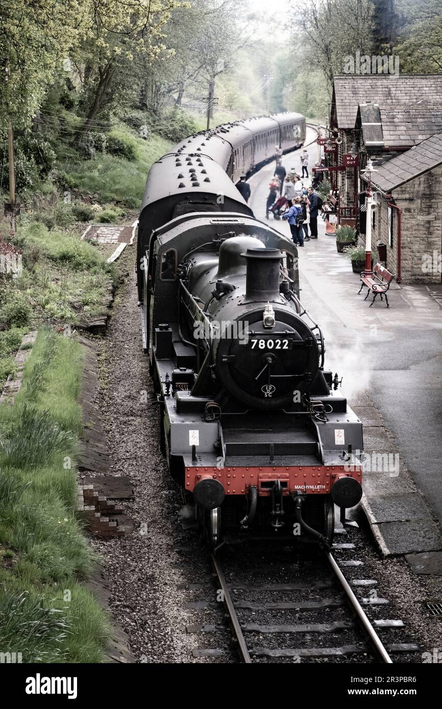 Steam train stopped at Haworth Train Station on the Keighley Worth ...