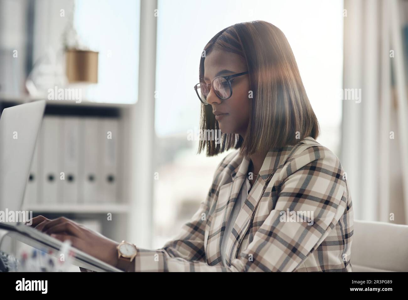 Indian editor hi-res stock photography and images - Alamy