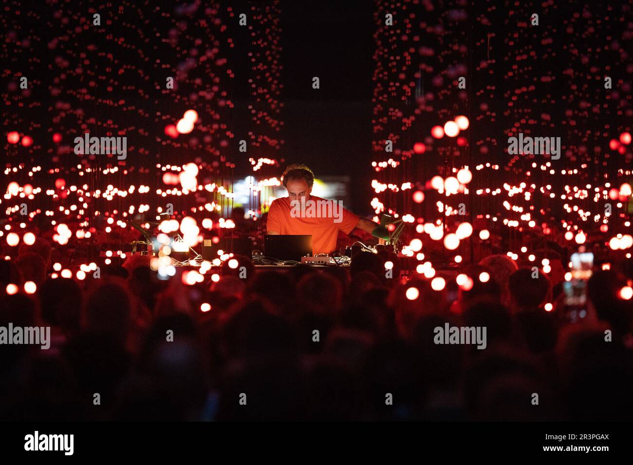 Four Tet perform in surround sound with lighting by art collective ...