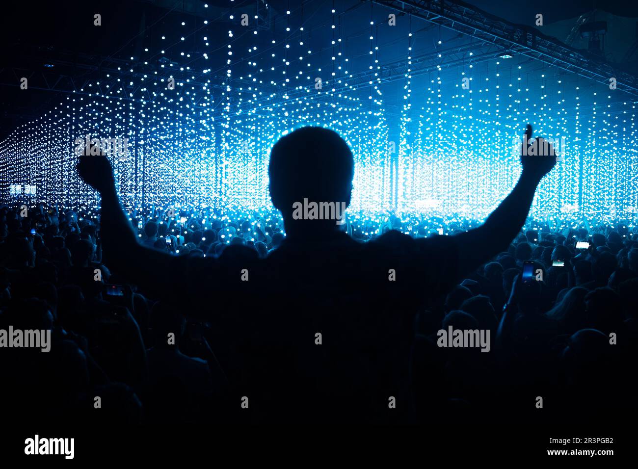 Four Tet perform in surround sound with lighting by art collective ...