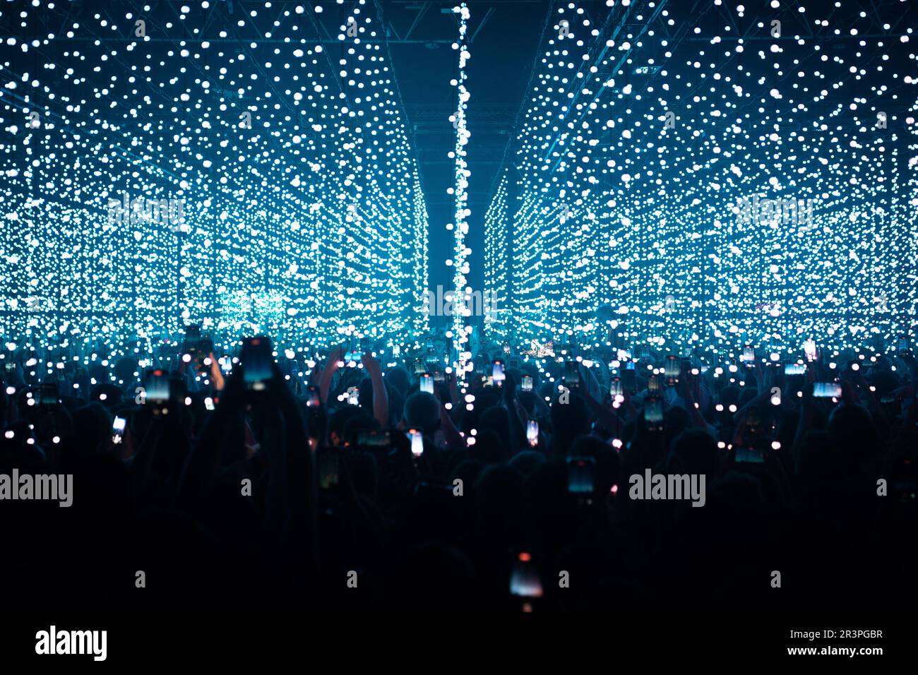 Four Tet perform in surround sound with lighting by art collective ...