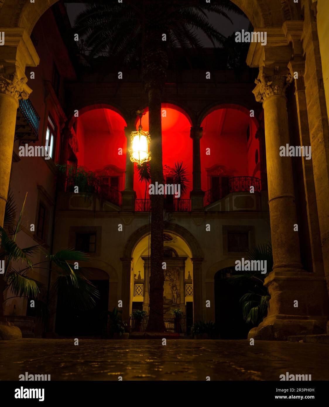 Palazzo castrone hi-res stock photography and images - Alamy