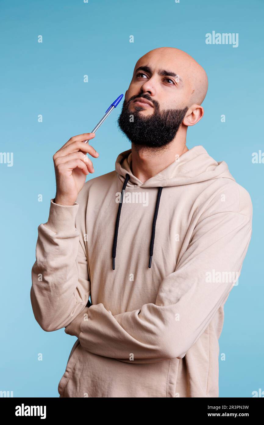 Arab man holding pen hi-res stock photography and images - Alamy